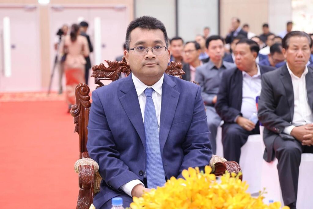 រដ្ឋមន្ត្រីក្រសួងសាធារណការ អំពាវនាវឱ្យពលរដ្ឋទៅទទួលសេវាសាធារណៈរបស់ក្រសួង ...